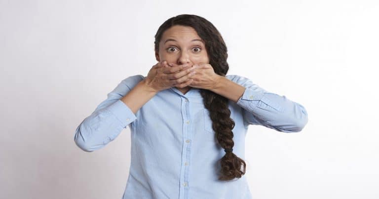 Dente Mole em Adultos? Entenda as Causas Desse Problema